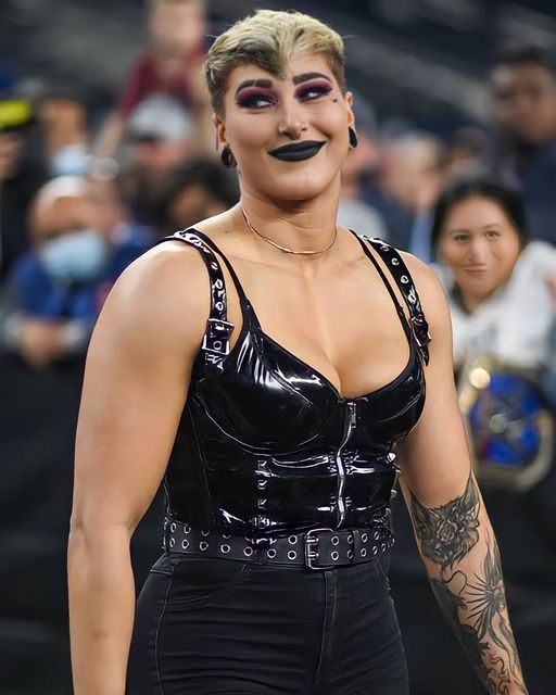Rhea Ripley sends a message to Dominik Mysterio moments before insane stunt - News