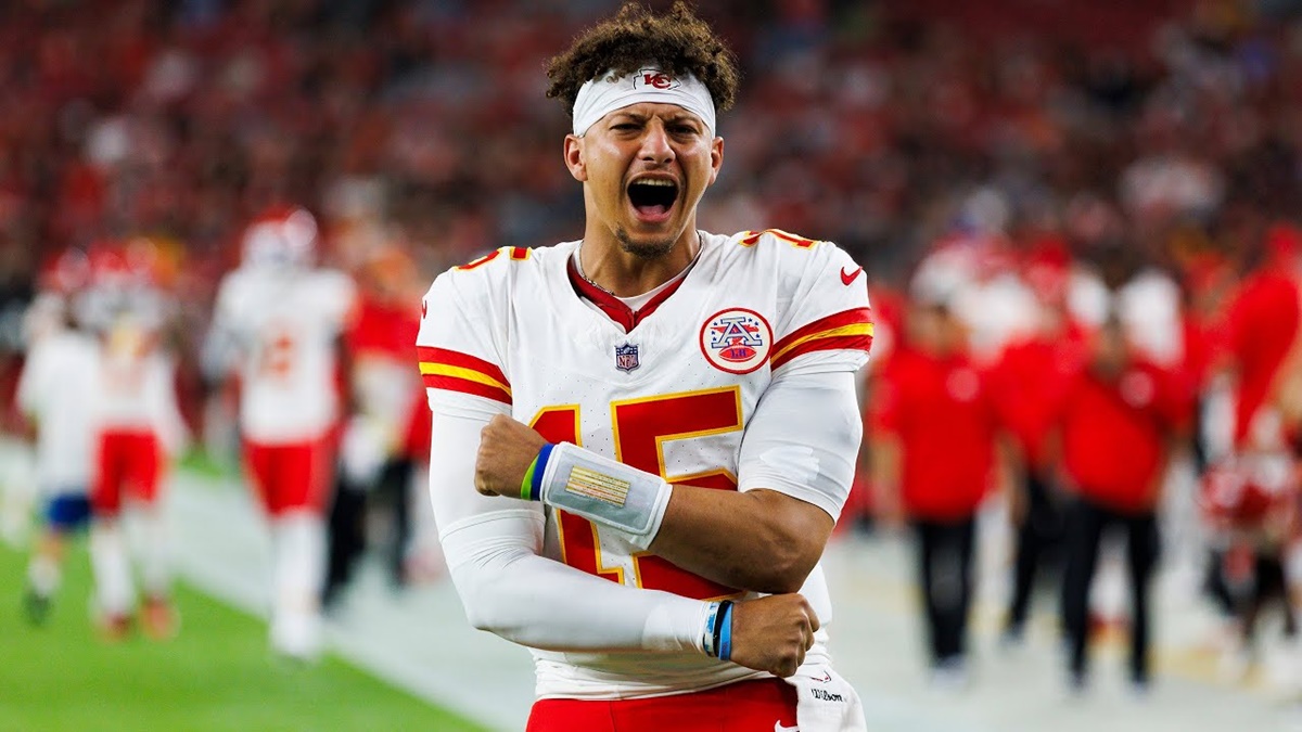 Lip readers guessed what an absolutely livid Patrick Mahomes shouted at ...