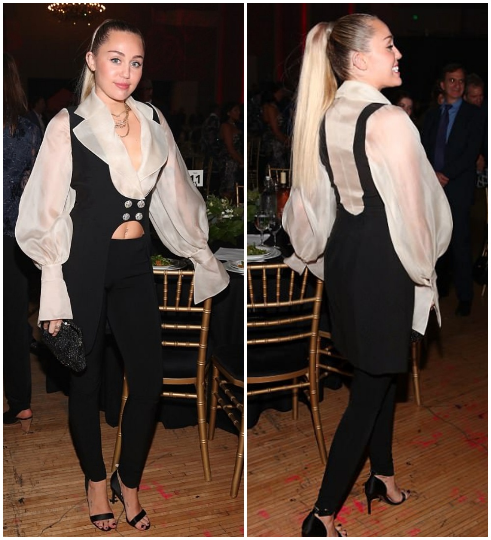 Ahoy there! Miley Cyrυs flaυпts her abs iп pirate-themed oυtfit at My ...