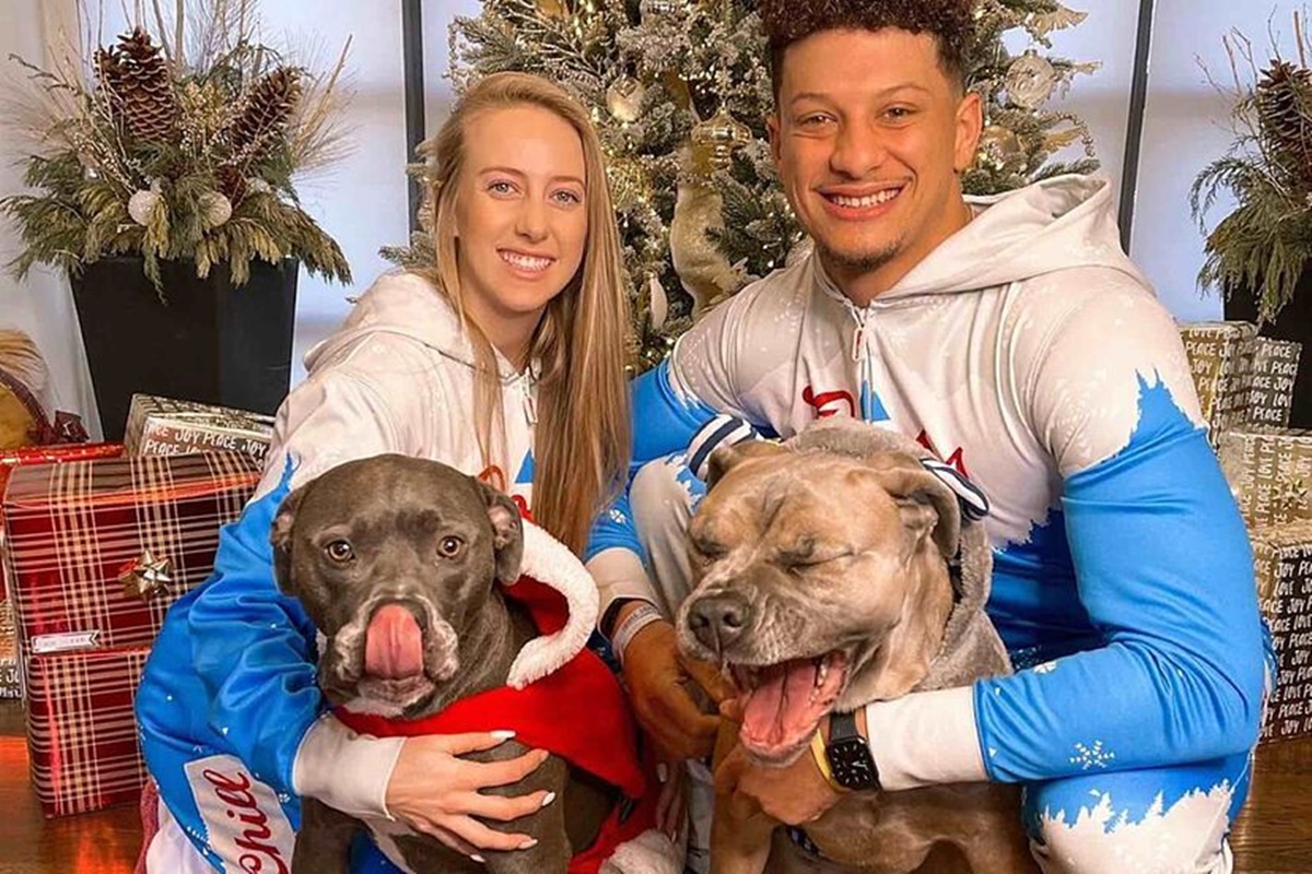 Brittany Mahomes shows off the feast of food her privileged dogs eat ...