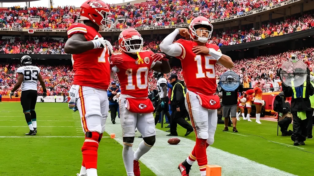 Chiefs' Patrick Mahomes expects mixed reception for Tyreek Hill at ...