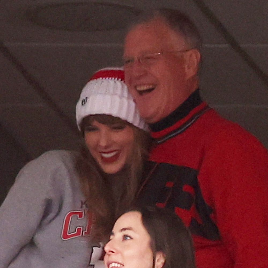 Dad Shares How Taylor Swift Attending NFL Games Helped His Relationship ...