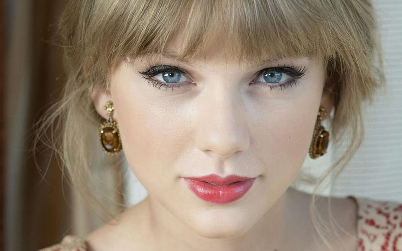 The Mystery of Taylor Swift Eye Color: Some claiming it’s electric blue ...