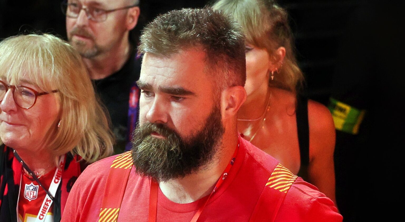 NFL Fans Can't Stop Laughing: Chiefs’ Heartwarming Retirement Message ...